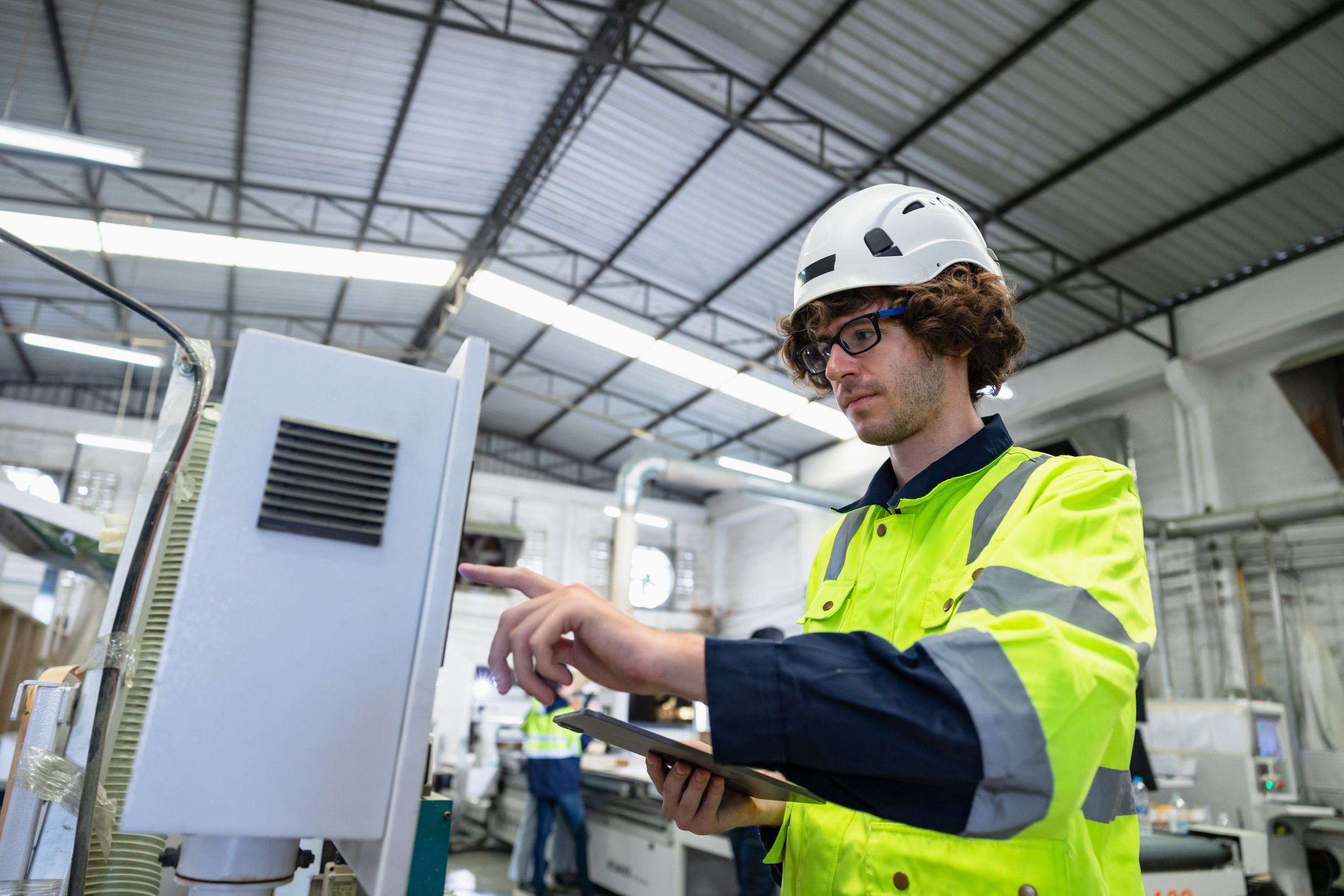 What is Machine Monitoring? A Complete Guide for Manufacturers - Harmoni